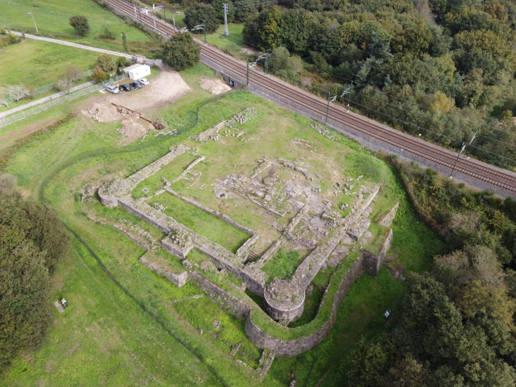 El castillo de A Rocha Forte, primer BIC de titularidad municipal del ...